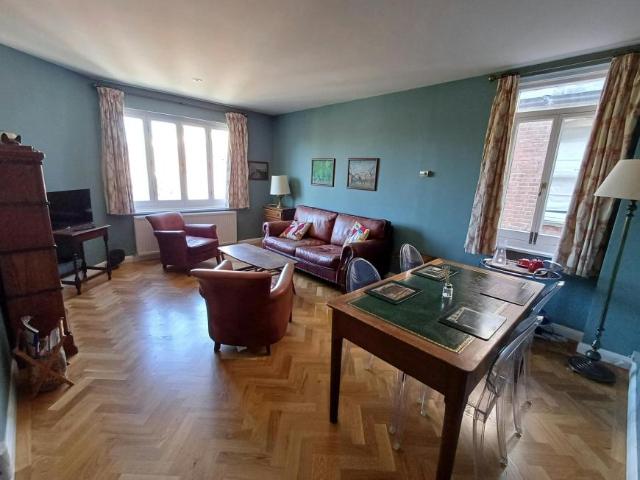 2 Bedroom Apartment London London 99684334
