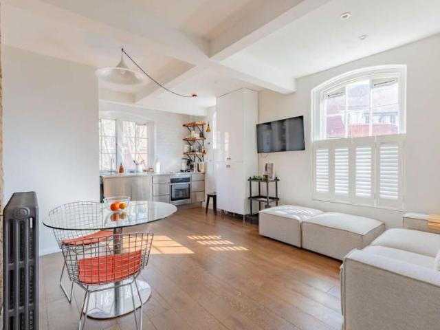 2 Bedroom Apartment London London 99798638