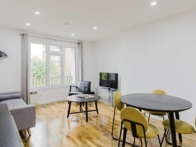 2 Bedroom Apartment London London 99798942
