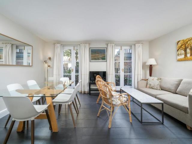 2 Bedroom Apartment London London 99828630