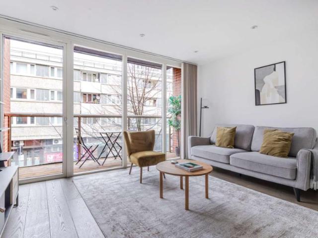 2 Bedroom Apartment London London 99287536