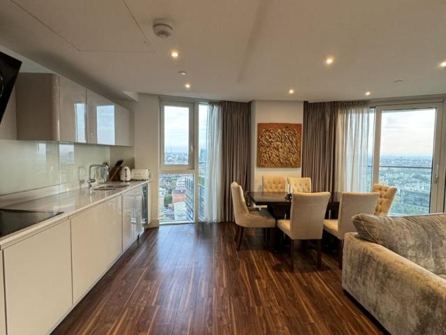 2 Bedroom Apartment London London 99383867