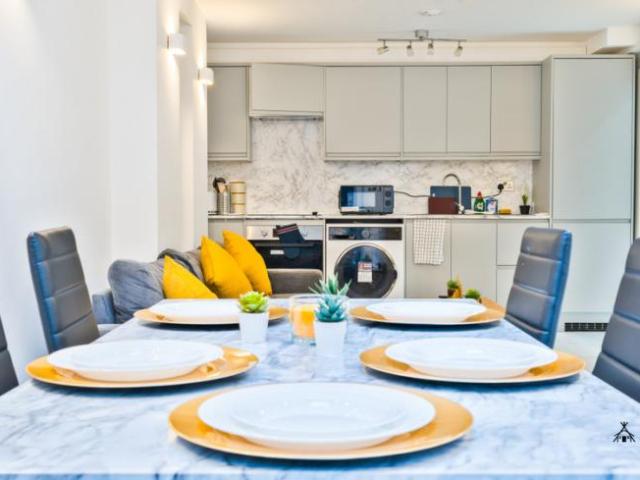 2 Bedroom Apartment London London 99384512