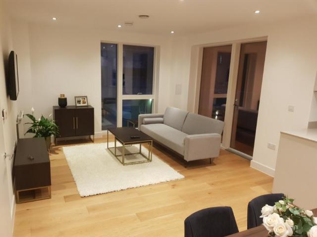 2 Bedroom Apartment London London 99386087