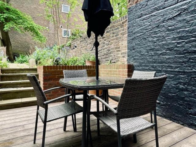 2 Bedroom Apartment London London 99388157