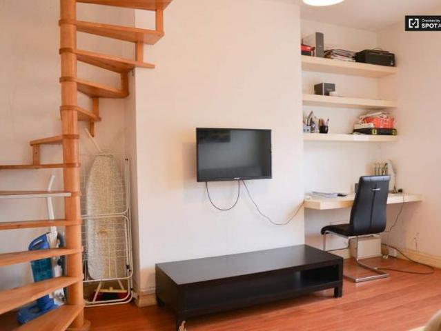 2 Bedroom Apartment London London LS44482549