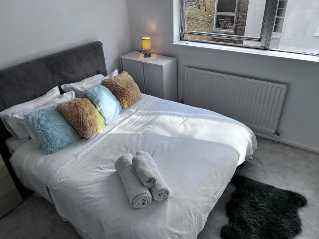 2 Bedroom Apartment London London LS69129623