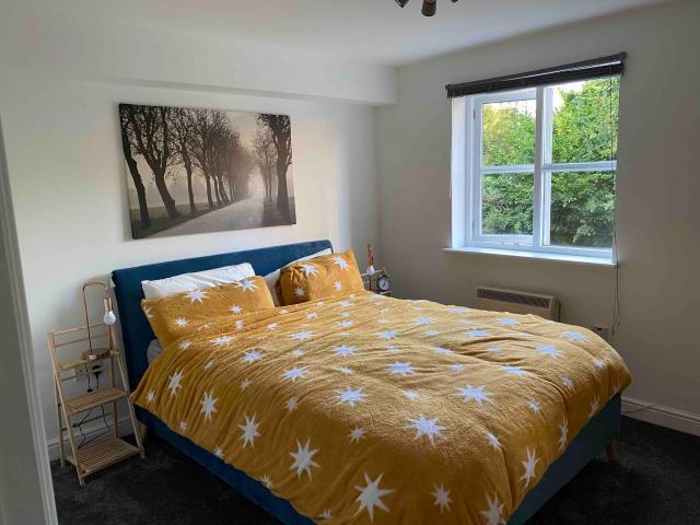 2 Bedroom Apartment London London LS69445057