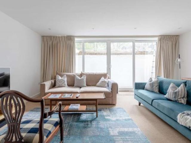 2 Bedroom Apartment London London LS71073186