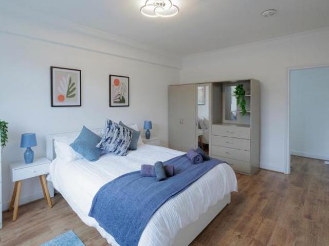2 Bedroom Apartment London London LS74743024