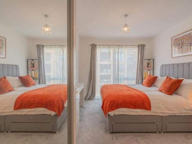 2 Bedroom Apartment London London LS77060280