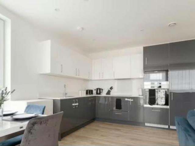 2 Bedroom Apartment London London LS80399195