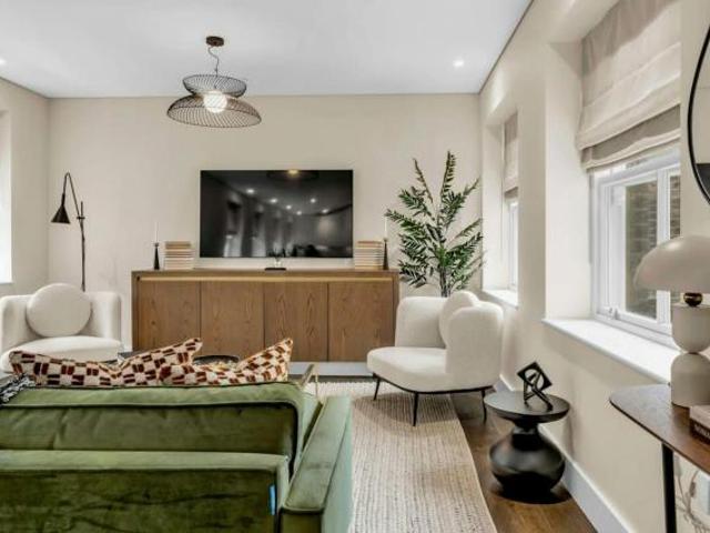 2 Bedroom Apartment London London LS81267497