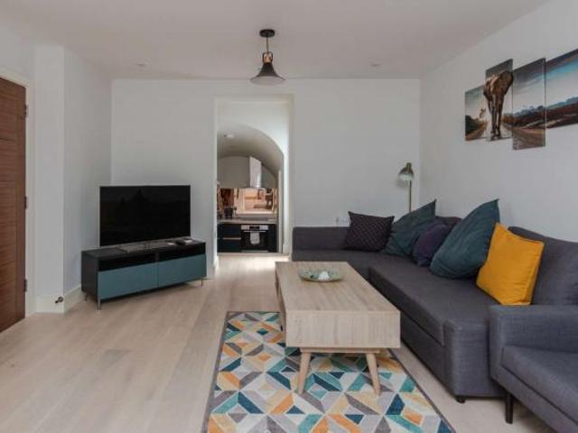 2 Bedroom Apartment London London LS81915141
