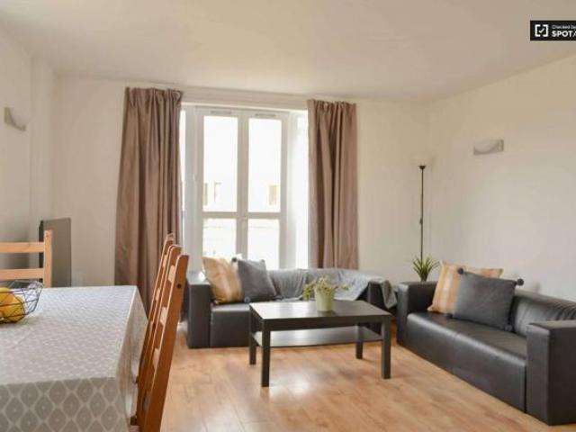 2 Bedroom Apartment London London LS82859927