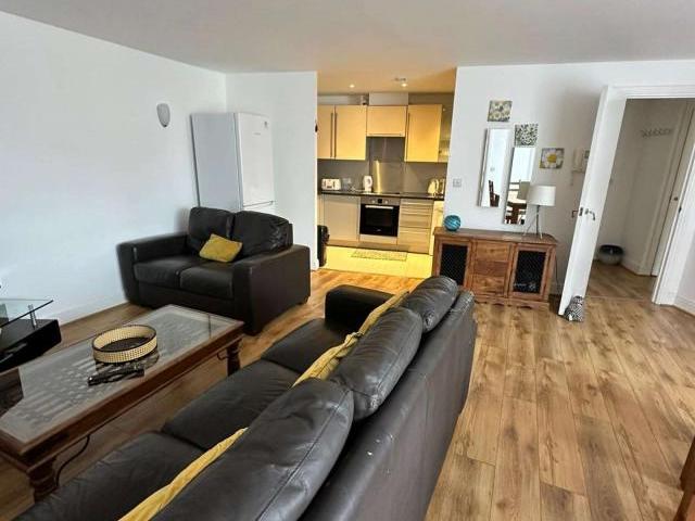 2 Bedroom Apartment London London LS82896706