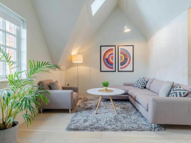 2 Bedroom Apartment London London LS89367027