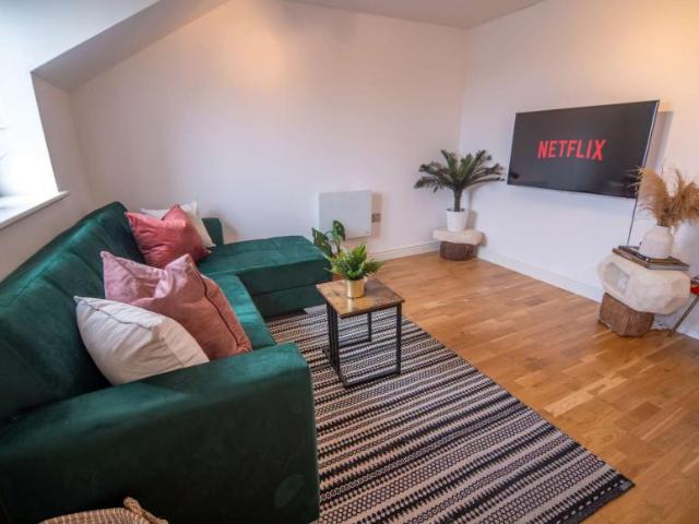 2 Bedroom Apartment London London LS89893263