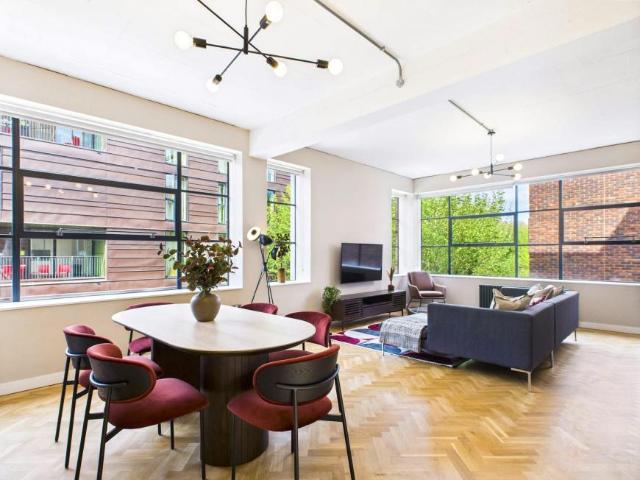 2 Bedroom Apartment London London LS90057628