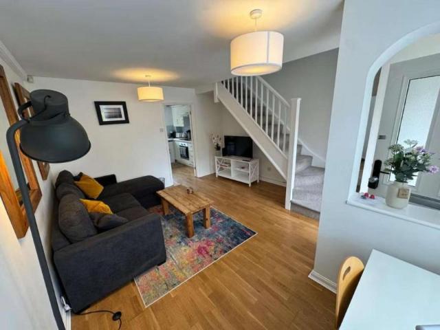 2 Bedroom Apartment London London LS90535282