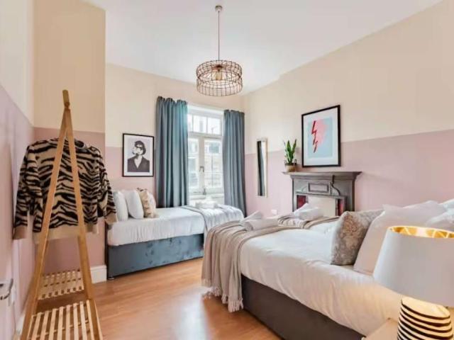 2 Bedroom Apartment London London LS91329614