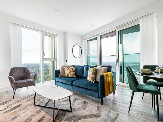 2 Bedroom Apartment London London LS91784316