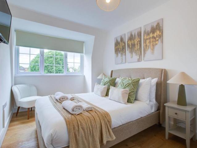 2 Bedroom Apartment London London LS91891132