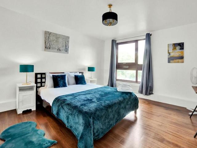 2 Bedroom Apartment London London LS92397989