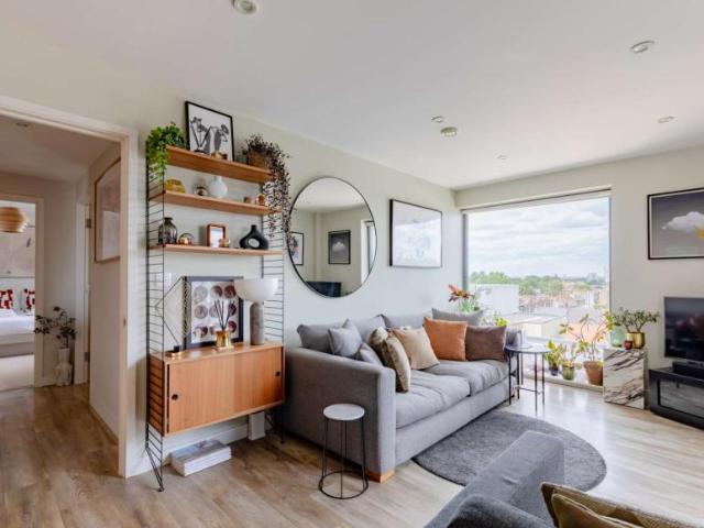 2 Bedroom Apartment London London LS92574517