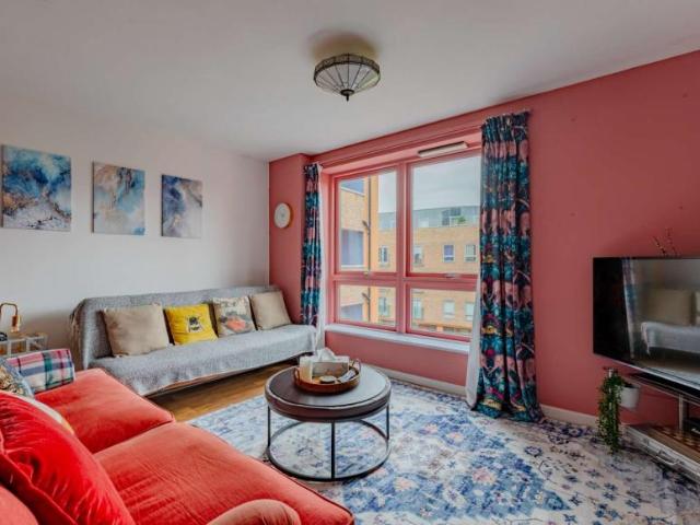 2 Bedroom Apartment London London LS92574522