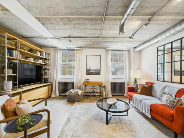 2 Bedroom Apartment London London LS93262030