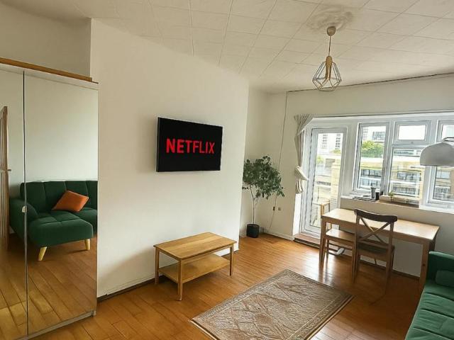 2 Bedroom Apartment London London LS93496691