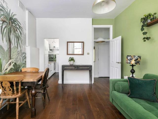2 Bedroom Apartment London London LS93529411