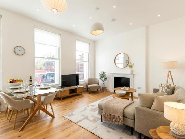 2 Bedroom Apartment London London LS93653335