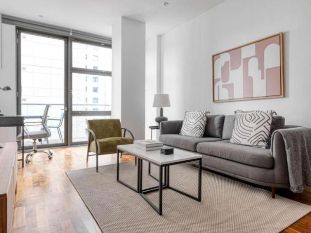 2 Bedroom Apartment London London LS94297182