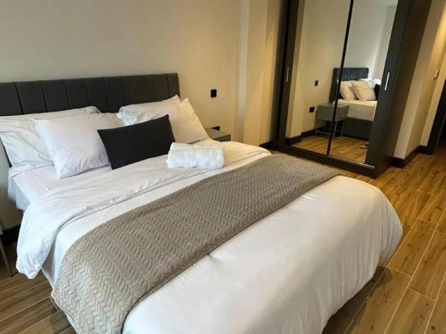 2 Bedroom Apartment London London LS95565807
