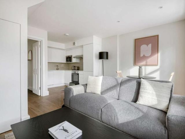 2 Bedroom Apartment London London LS95625345