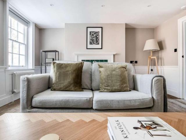 2 Bedroom Apartment London London LS95625335