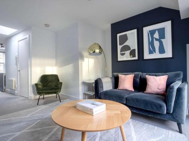 2 Bedroom Apartment London London LS95625555