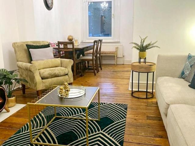 2 Bedroom Apartment London London LS95847317