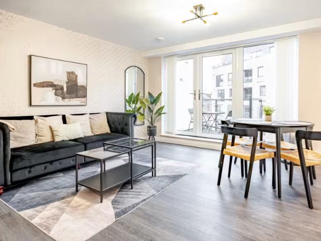 2 Bedroom Apartment London London LS95904299