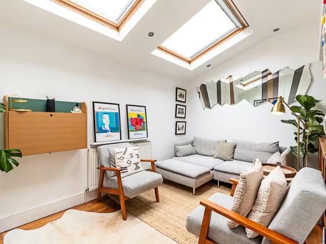 2 Bedroom Apartment London London LS96563120