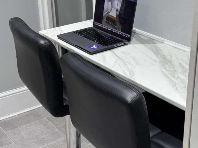 2 Bedroom Apartment London London LS97054132