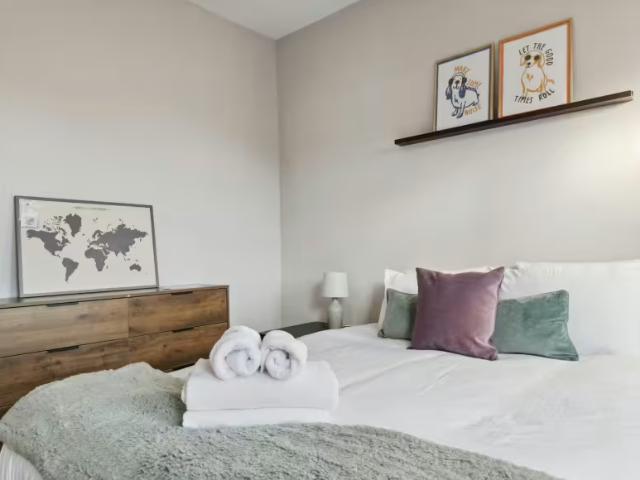 2 Bedroom Apartment London London LS97634949