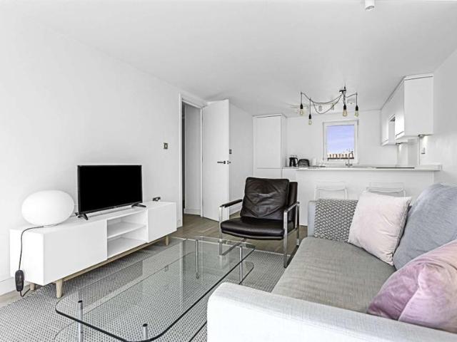 2 Bedroom Apartment London London LS97707760