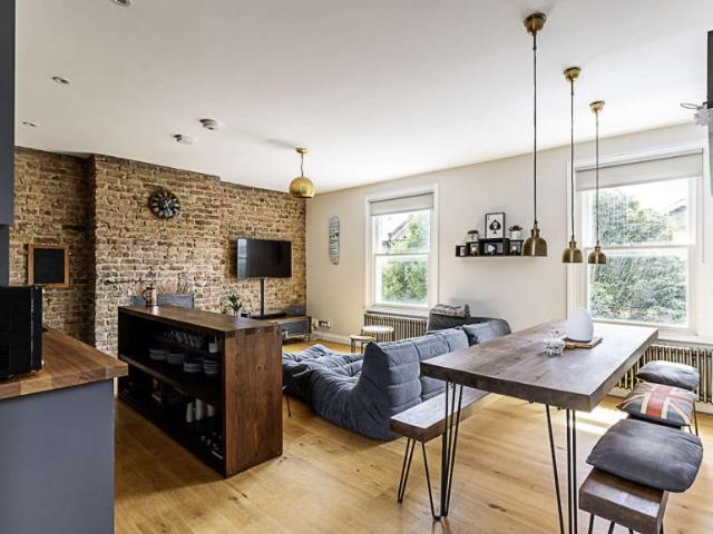 2 Bedroom Apartment London London LS98277021