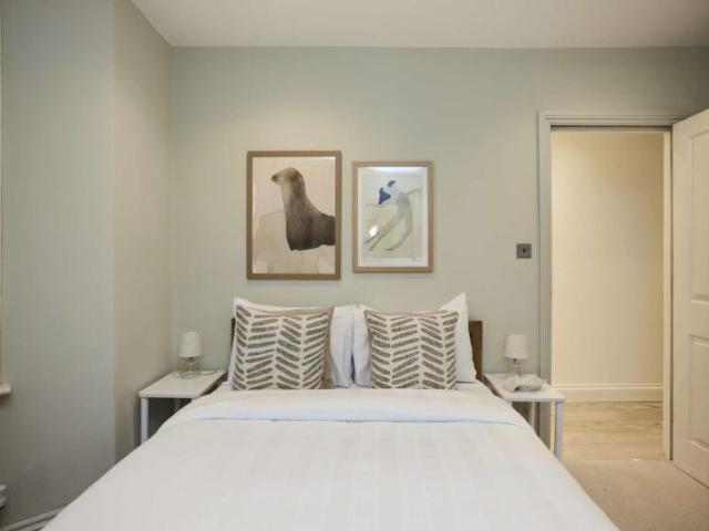 2 Bedroom Apartment London London LS98470085