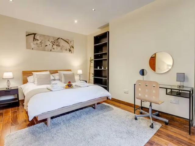 2 Bedroom Apartment London London LS98603602