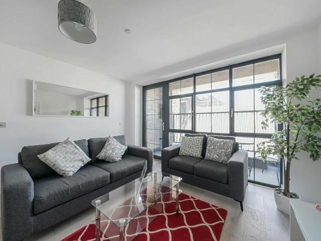 2 Bedroom Apartment London London LS99684438