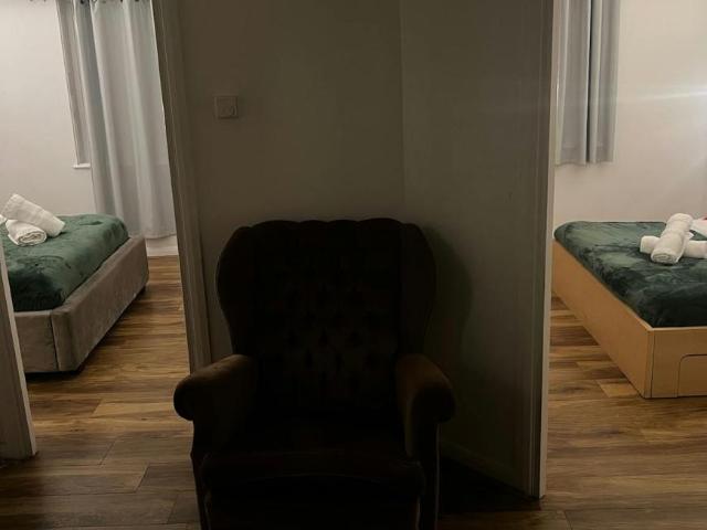 2 Bedroom Apartment London London LS100414956